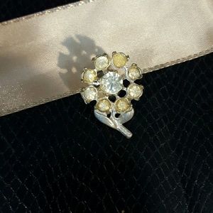 Vintage | Jewelry | Vintage Daisy Pin | Poshmark